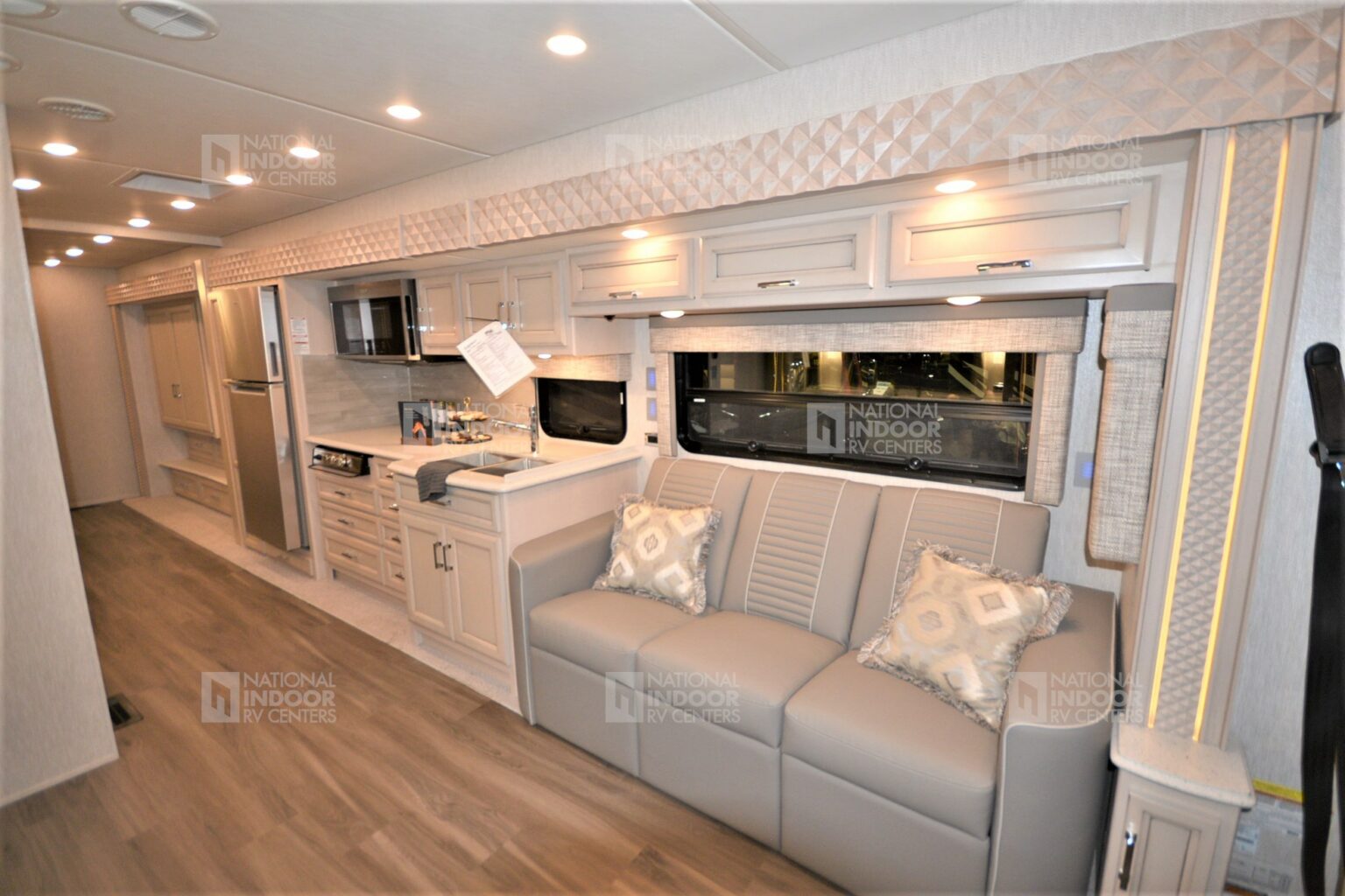 2023 Newmar Bay Star RV: Overview | National Indoor RV Centers