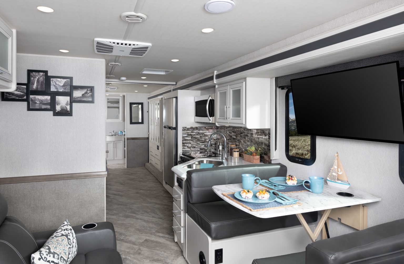 Holiday Rambler RV: Spotlight | National Indoor RV Centers
