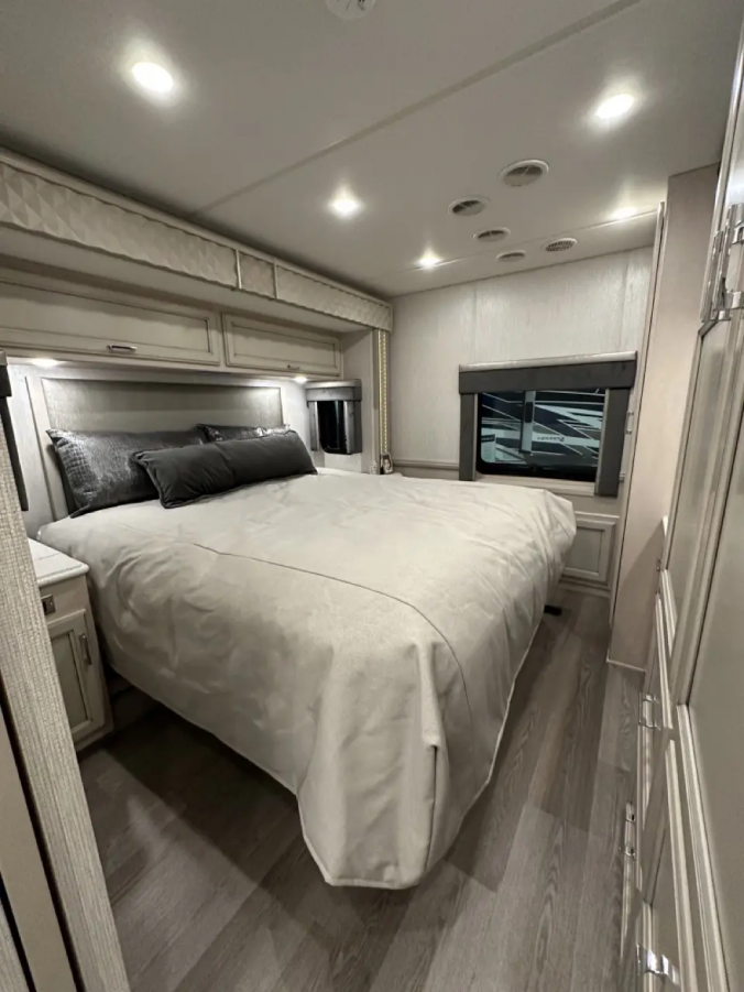 2024 Newmar Bay Star RV Tour with Angie Morell - National Indoor RV ...