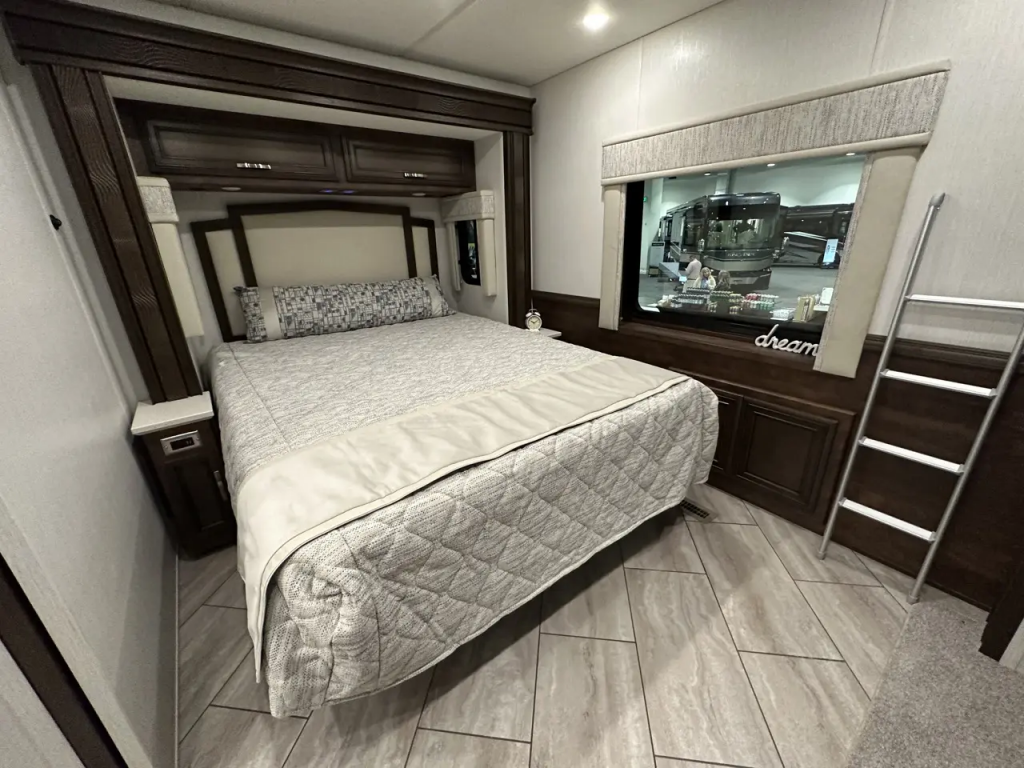 2024 Newmar Bay Star Sport RV Tour with Angie Morell - National Indoor ...