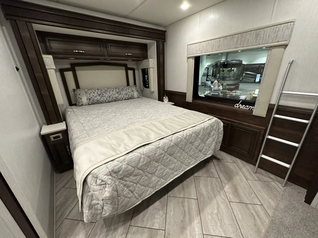 2024 Newmar Bay Star Sport RV Tour with Angie Morell - National Indoor ...