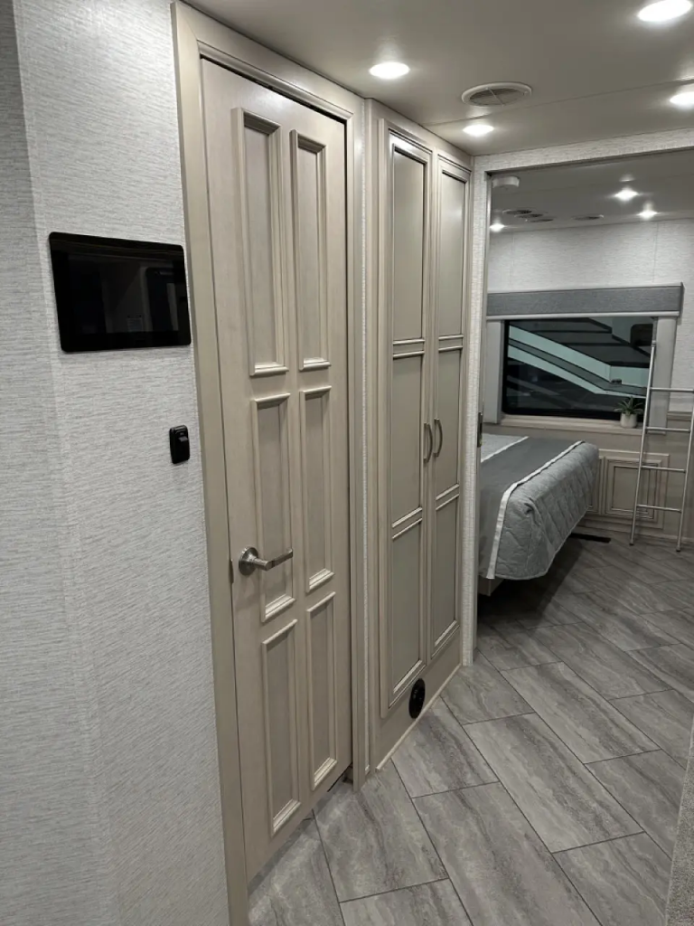 2024 Newmar Bay Star Sport RV Tour with Angie Morell - National Indoor ...