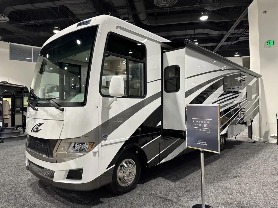 2024 Newmar Bay Star Sport RV Tour with Angie Morell - National Indoor ...