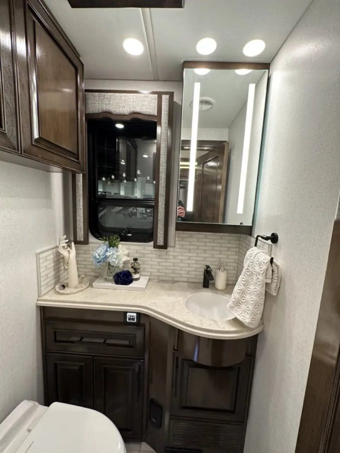 2024 Newmar London Aire RV Tour with Angie Morell - National Indoor RV ...