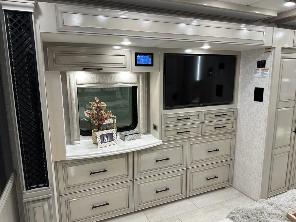 2024 Newmar London Aire RV Tour with Angie Morell - National Indoor RV ...