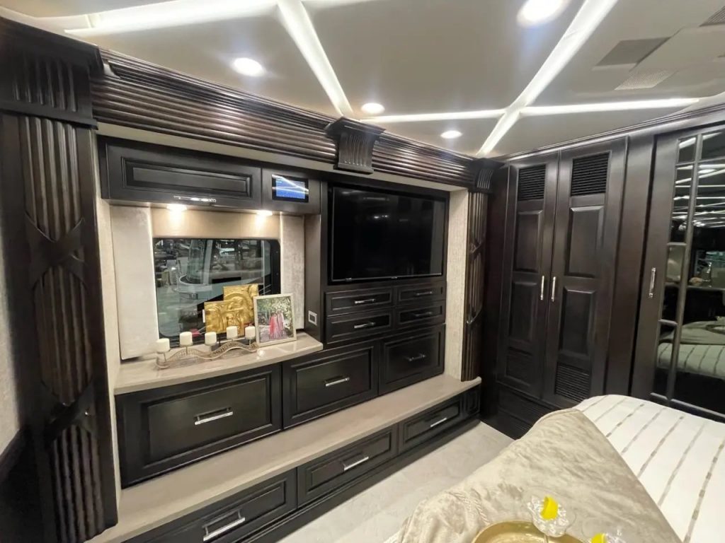 2024 Newmar Mountain Aire RV Tour with Angie Morell - National Indoor ...