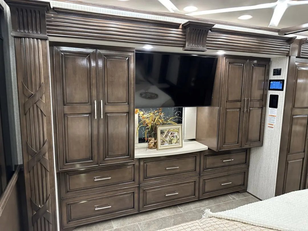 2024 Newmar Mountain Aire RV Tour with Angie Morell - National Indoor ...