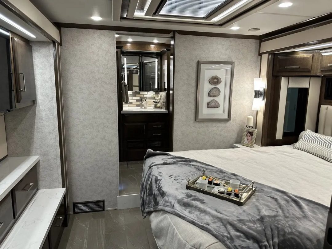 2024 Newmar New Aire RV Tour with Angie Morell - National Indoor RV ...