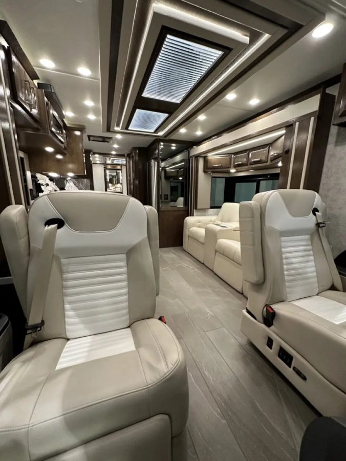 2024 Newmar New Aire RV Tour with Angie Morell - National Indoor RV ...