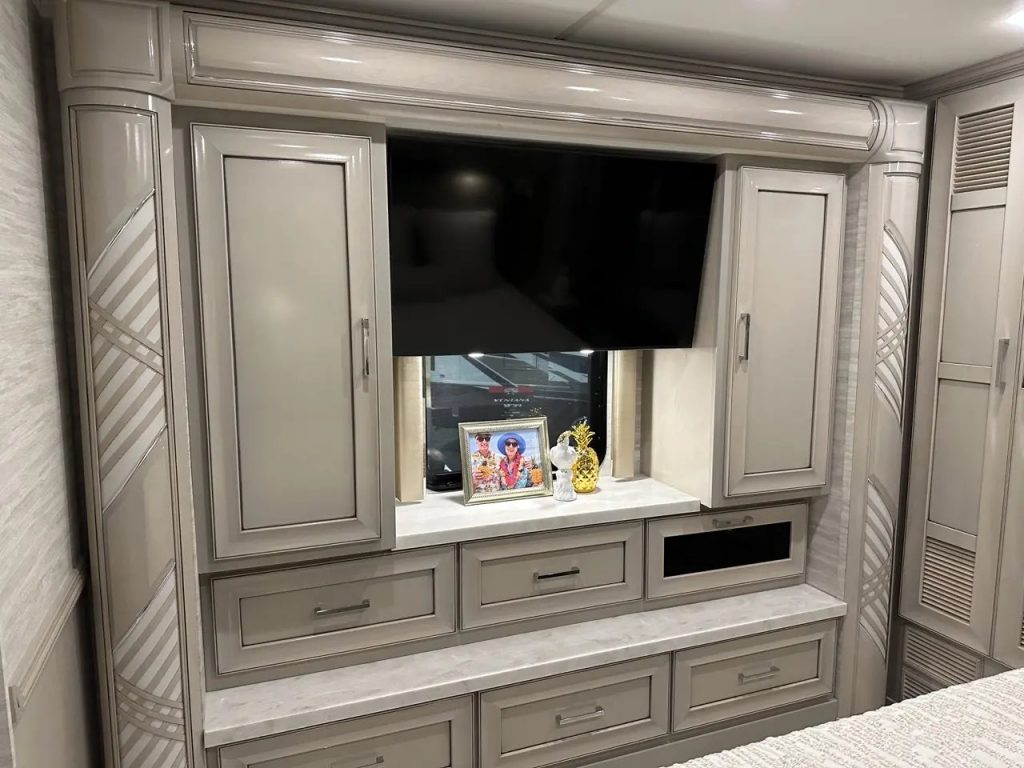 2024 Newmar Ventana RV Tour with Angie Morell - National Indoor RV ...